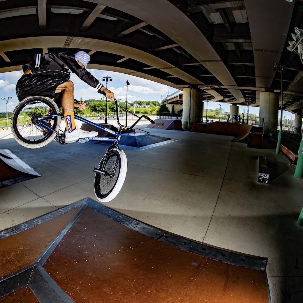 【BMX】東京オリンピック2020から正式種目に採用されたBMX！HIPANDA-Wearを纏ったBMXライダーたちが宙を舞う ...