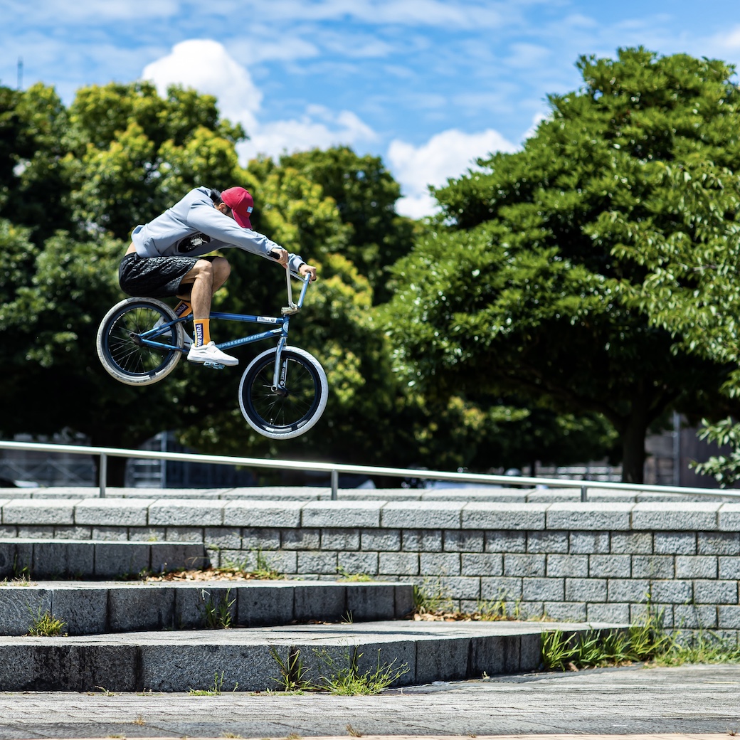 【BMX】東京オリンピック2020から正式種目に採用されたBMX！HIPANDA-Wearを纏ったBMXライダーたちが宙を舞う ...